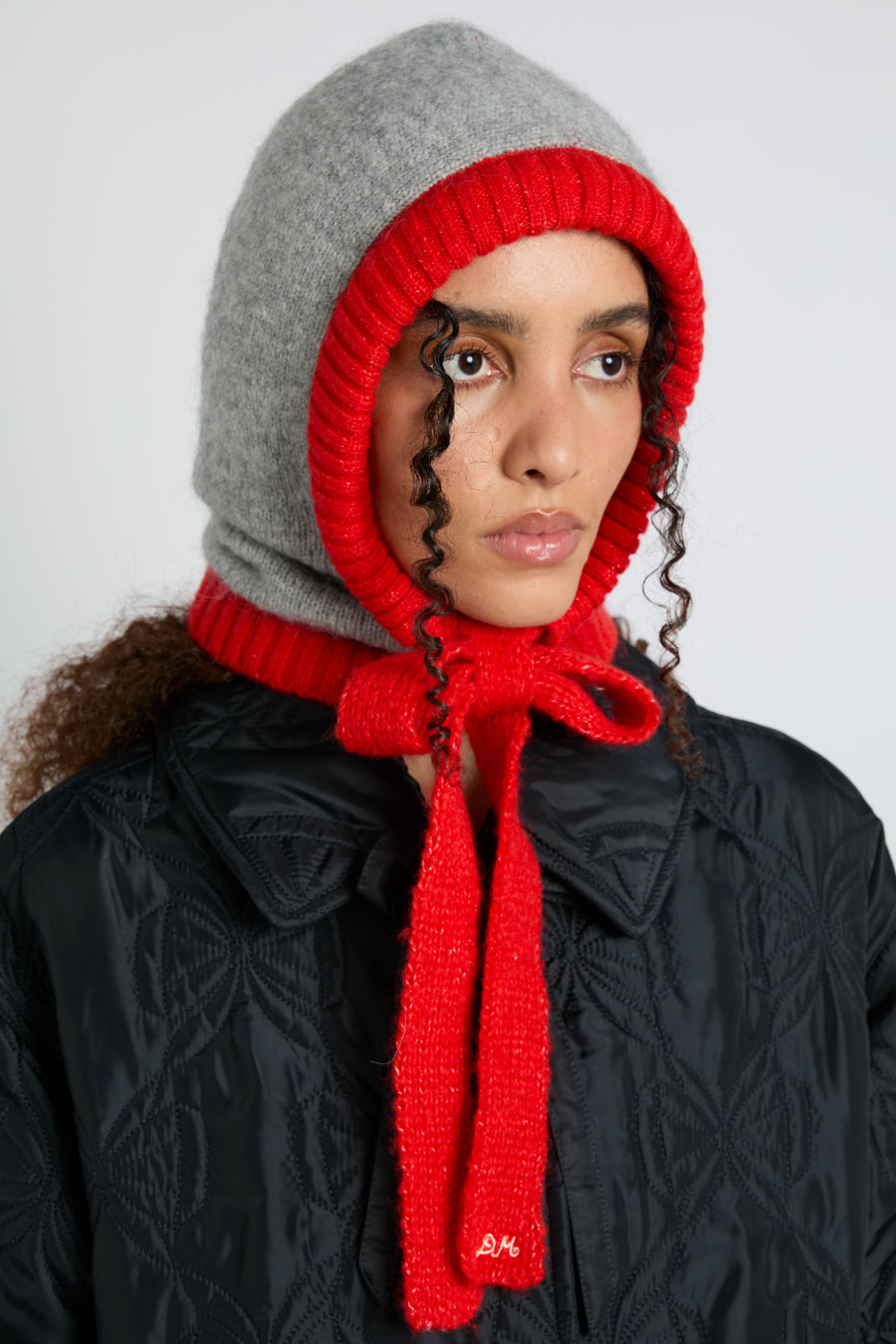 hood in grey marl with red tie in premium yarn – Damson Madder